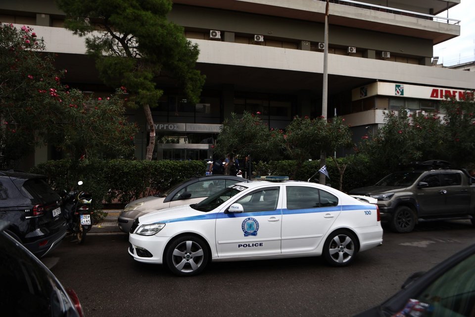 Σοκ στο κέντρο της Αθήνας -Άνδρας αυτοκτόνησε πέφτοντας από τον 24ο όροφο του πύργου «Απόλλων ...